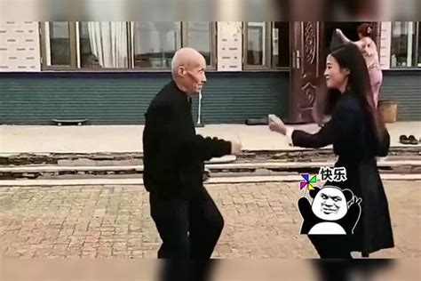 妹子不知天高地厚，竟敢跟爷爷一起斗舞，果然还是太年轻了