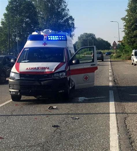 Incidente A Uggiate Tra Ambulanza E Auto 4 Feriti Sulla Lomazzo