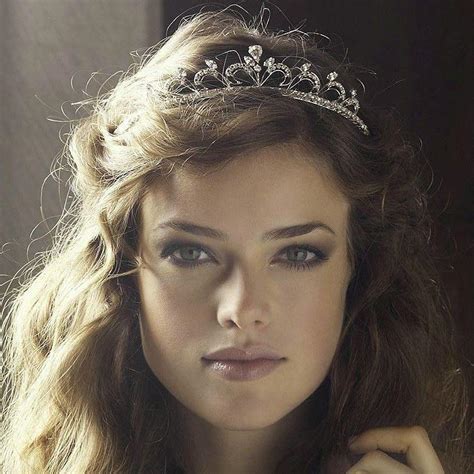 Julia Saner The Princess Scrolller