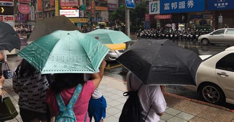 快訊／雨彈狂炸！6縣市大雨特報｜東森新聞
