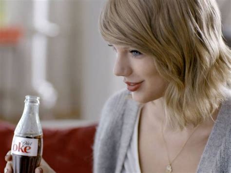 Wow Taylor Swift And A Diet Coke Taylor Swift Taylor Alison Swift