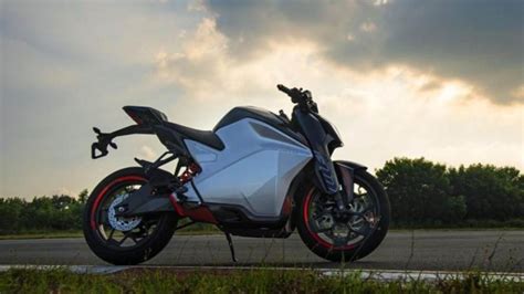 Ultraviolette F77 moto eléctrica tipo naked El Abuelo Motero