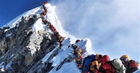 Mt Everest Is Now So Overcrowded Climbers Are Dying In Traffic Jams