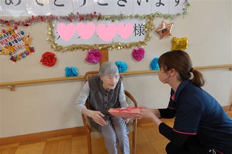〔かえで・こぶしの郷〕お誕生日祝い ～ユニット職員掲載～｜ぬくもりの里あおえ 特別養護老人ホーム