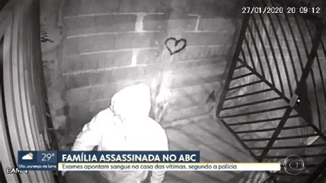 Vídeo Polícia Afirma Que Existem Manchas De Sangue Na Casa Da Família