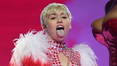 Miley Cyrus Makeup Tongue Saubhaya Makeup