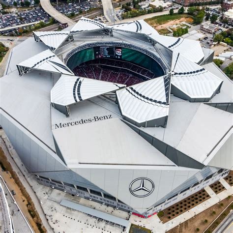 Atlanta Stadium By Hok Hosts Nfl Games Under Retractable Petals