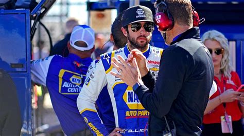 Chase Elliotts Reaction Toward Alan Gustafson During Fuel Mishap