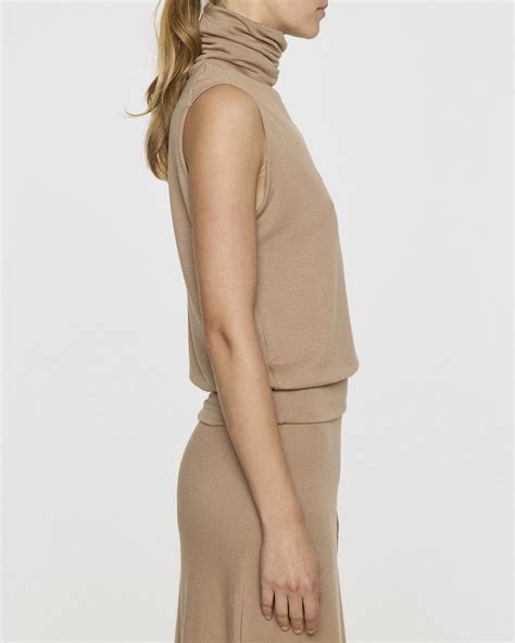 The Sleeveless Turtleneck Bleusalt