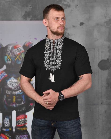 Футболка чоловіча патріотична вишитий герб Вишиванка в асортименті 1 030 грн Вишиванки