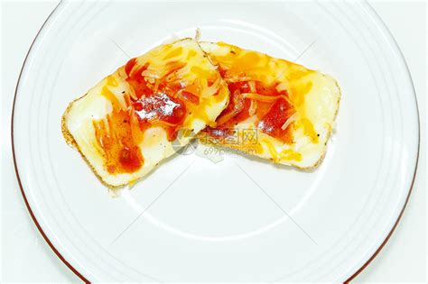 蛋在松饼锡中烤鸡蛋 配有Salsa和奶酪高清图片下载 正版图片321987684 摄图网