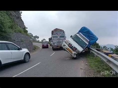 Apple Laden Pickup Crashes In Solna Accident Happened In Kumarhatti