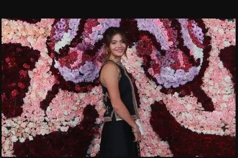 Emma Raducanu éblouit Dans Une Superbe Robe Inspirée De Linde Lors Du