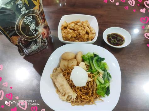 乐乐mum咪成长记载bom Pi Pi 午餐时间到！😊😊 简简单单煮伊面吃🍜 和风鲣鱼高汤包 用来滚汤煮面，简单，快，美味😍 一家大小都