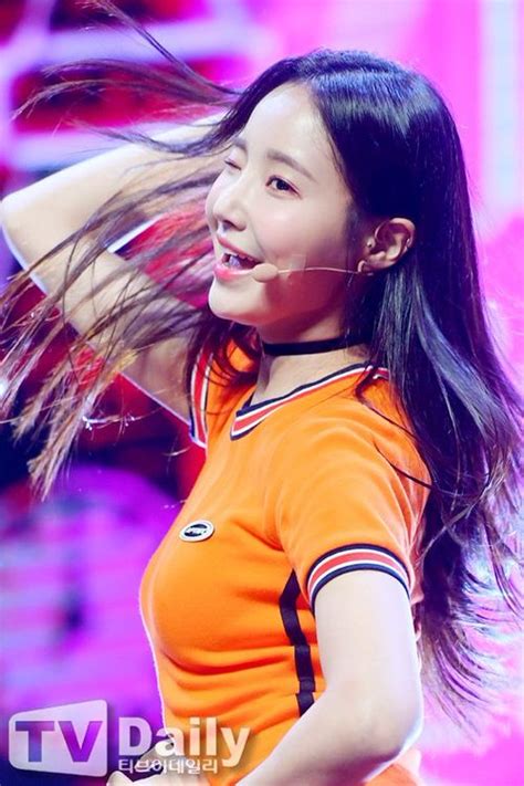 MOMOLAND Fun To The World Showcase