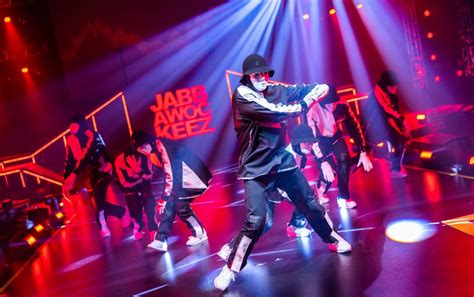 Jabbawockeez Dancing Style Jabbawockeez And Super Cr3w