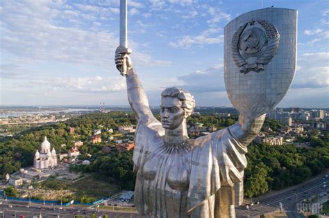 Estatua De La Madre Patria Kiev Megaconstrucciones Extreme Engineering