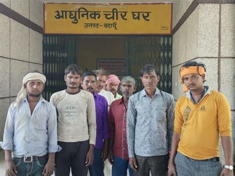 Husband Dies Wife Injured In Road Accident In Badaun बदायूं में सड़क