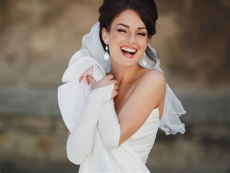 5 Razones Por Las Que Vas A Querer Una Bata De Novia En Tu Boda