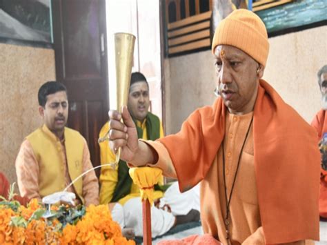 Cm Yogi Rudrabhishek In Gorakhnath Temple Worshiped For Lok Kalyan On