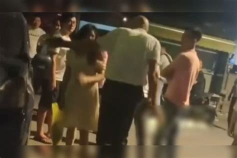男子当街掌掴脚踹女子，还声称“警察来了我照样打”，当地回应