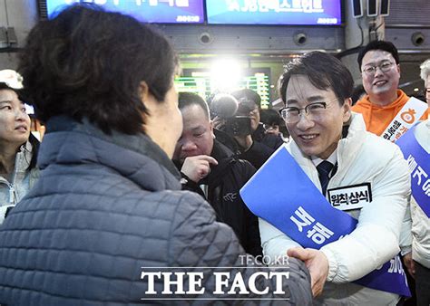 빅텐트 시동거는 제3지대···용산역에서 합동 설 귀성인사 Tf사진관 포토 기사 더팩트