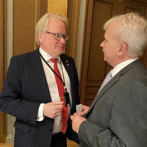 Kommisjonsleder Besøkte Stockholm Forsvarskommisjonen