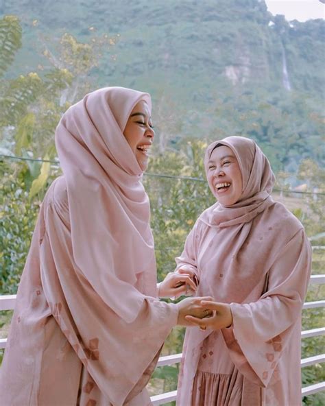 8 Viral Photos Of Lesti Kejoras Gamis Model Selling Like Hotcakes In