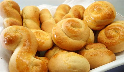 Πασχαλινά κουλουράκια — Μαρία Ηλιάκη