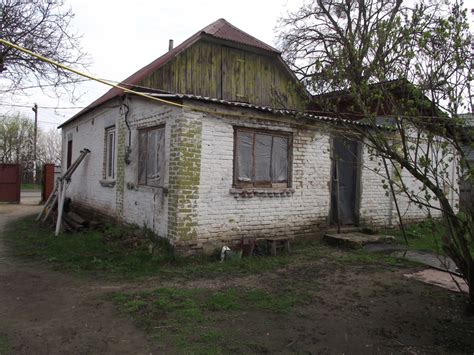 1 2 частина житлового будинку з надвірними спорудами 88 7 кв м що