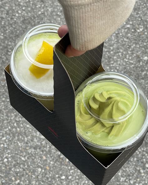 폴 바셋 Paul Bassett 폴 바셋 신제품 생딸기 아이스크림 And딸기 에이드 폴 바셋 올 겨울 첫 딸기를 즐겨보세요 밀크 아이스크림 위에 생딸기를 얹어 달콤