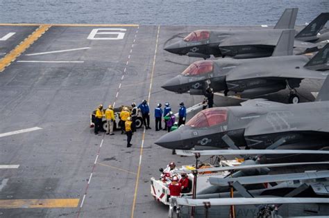 美军东海演习 F 35b起飞前敞开升力风扇盖板中华网
