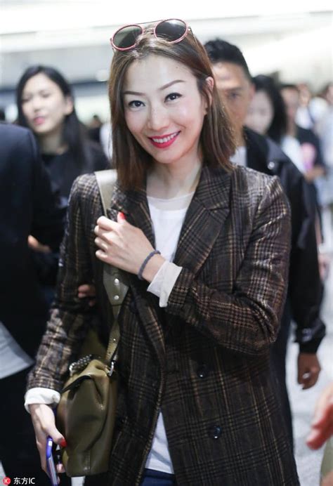 46歲鄭秀文眼角細紋藏不住 氣場全開超有范 每日頭條