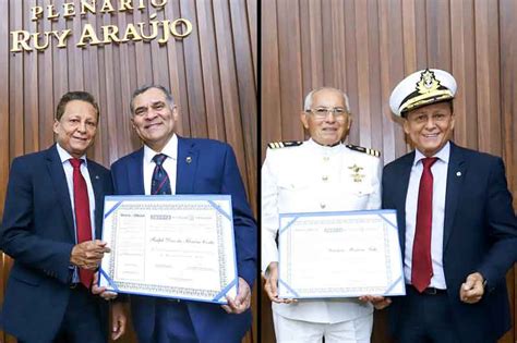 Vice Almirante E Capitão De Fragata Recebem Títulos De Cidadãos Do