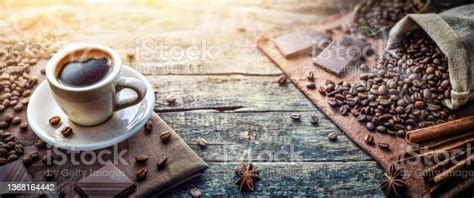 향기로운 아침 커피 제나 커피 계피 초콜릿 한 잔 커피숍 레스토랑 메뉴에 대한 좋은 배경 갈색에 대한 스톡 사진 및 기타 이미지 Istock