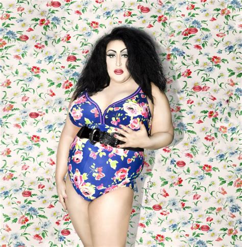 7 Hot Sexy Vicky Vox Bikini Pics