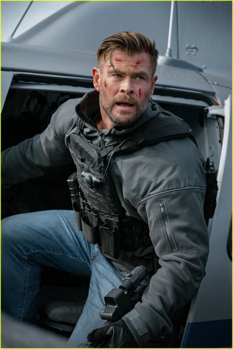 Chris Hemsworth S Extraction Trailer Promises An Action Packed