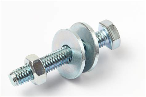 흰색 배경에 너트와 두 개의 와셔가있는 긴 볼트가 닫힙을 닫습니다 0명에 대한 스톡 사진 및 기타 이미지 0명 강철 개체 그룹 Istock