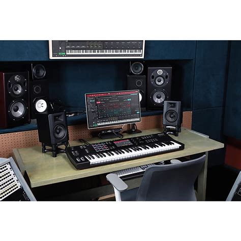 Akai Professional Mpc Key 61 Production Synthesizer Essentials Bundle