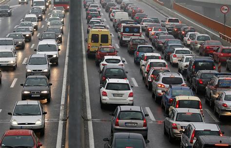 A Nach Lkw Unfall Gesperrt Kilometer Stau Auf NRWs Autobahnen