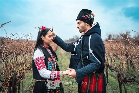 Трифон Зарезан празник на виното и лозята в Сухиндол снимка Снимки от