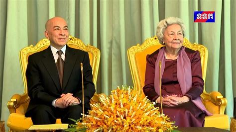 ព្រះមហាក្សត្រ និងសម្តេចព្រះមហាក្សត្រី ប្រោសព្រះរាជទានអ្នកឧកញ៉ា លី យ៉ុងផាត់