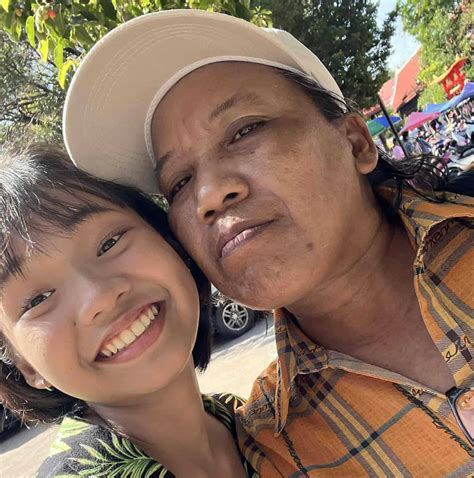 ล้นเกล้าเผ่าไทย ต้นข้าว ดวลเพลงชิงทุน แสดงที่วัดหวายเหนียว อ ท่ามะกา จังหงัดกาญจนบุรี Cr ช่อง