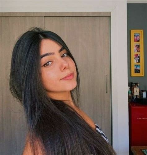 Pin De 𝐡𝐨𝐧𝐞𝐞𝐲 Em Girl Icon Cabelo Longo Preto Rosto Bonito Beleza