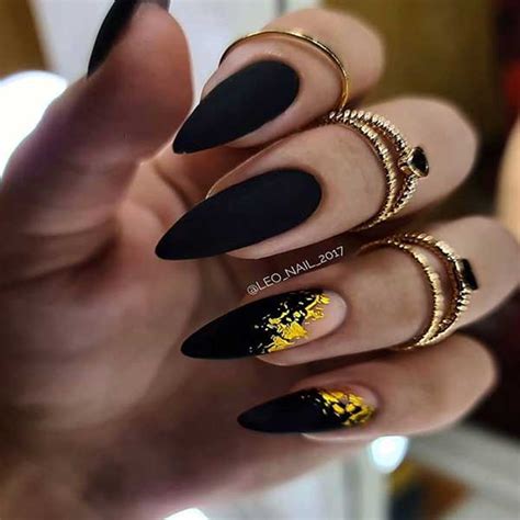 جدیدترین مدل ناخن طلایی خیره کننده برای سال جدید