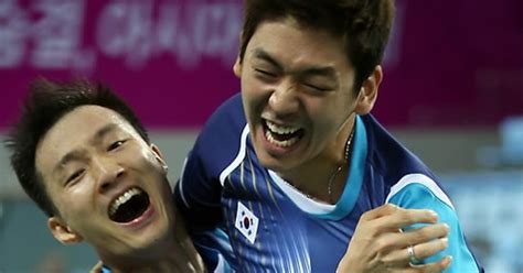 男배드민턴 중국 꺾고 12년만에 단체전 금메달