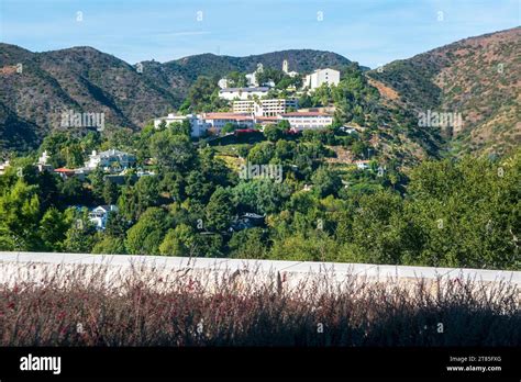 The Getty Center Is A Museum That Sits On A Hilltop Overlooking Los