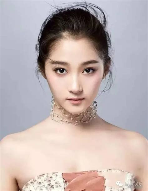 趙麗穎鄭爽關曉彤 哪位美女明星佩戴珍珠最迷人？ 每日頭條