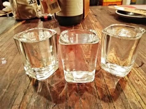 一杯白酒等于几杯啤酒，几杯红酒？教你科学计算，过年喝酒不吃亏 知乎