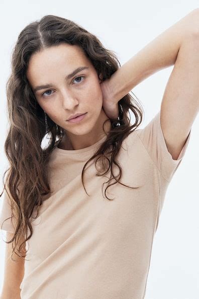 Figurbetontes T Shirt Beige Ladies Handm De